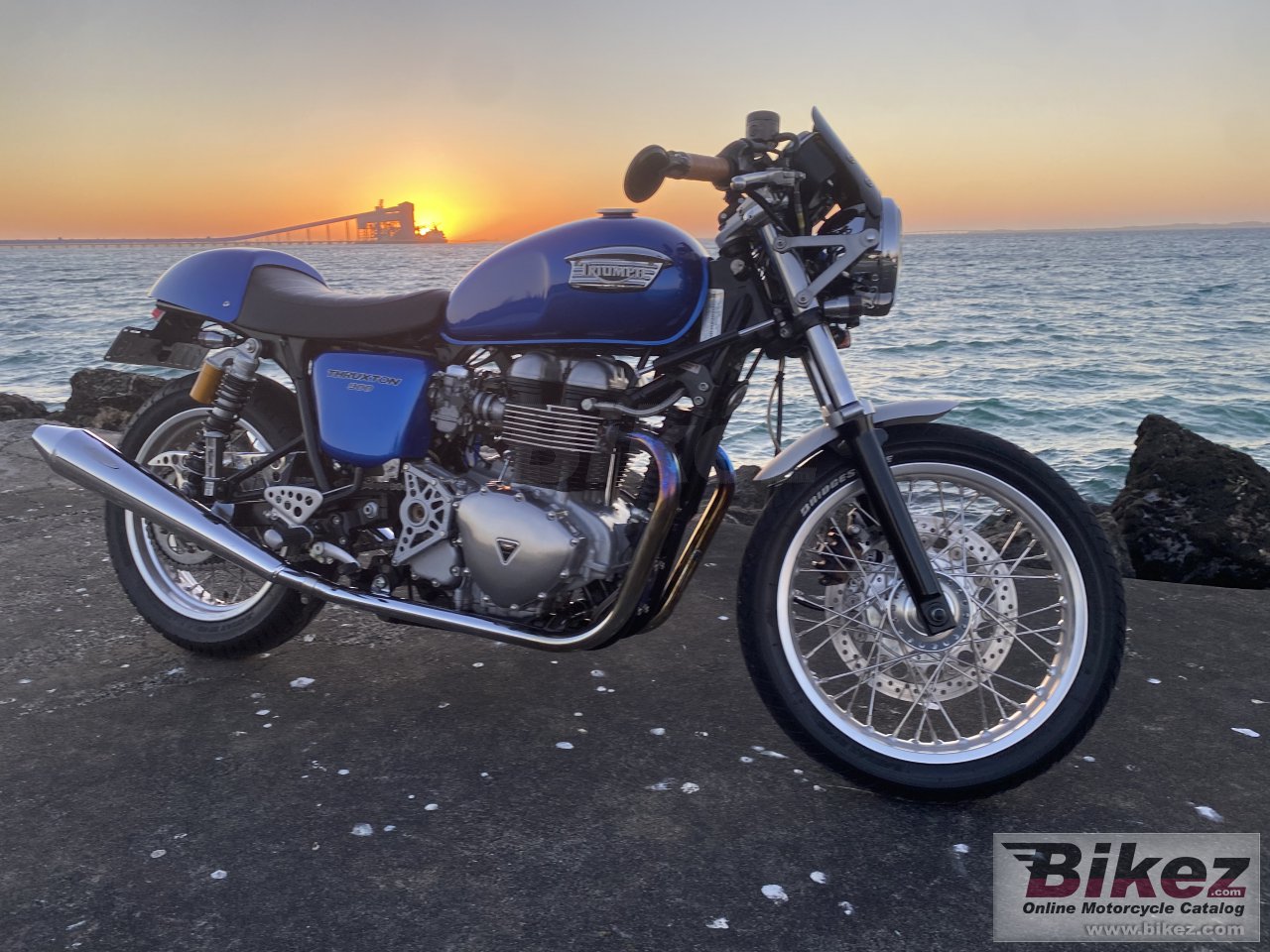 Triumph Thruxton 900 poster